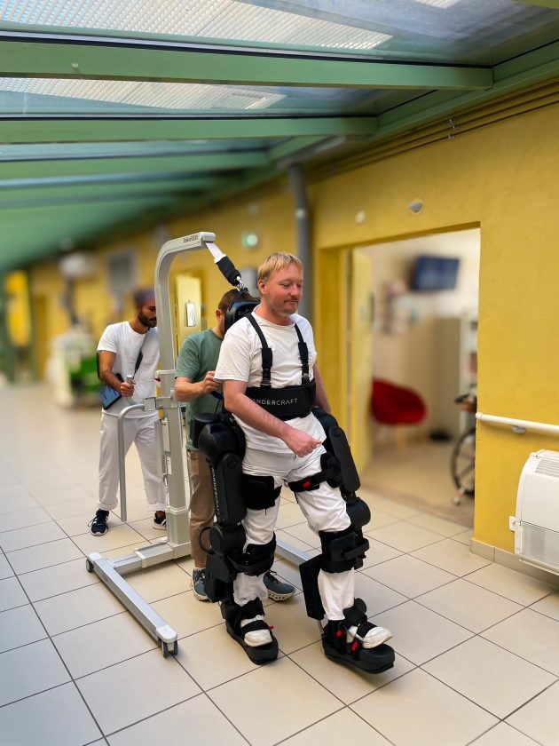 Un exosquelette pour renforcer la rééducation des patients à San ...